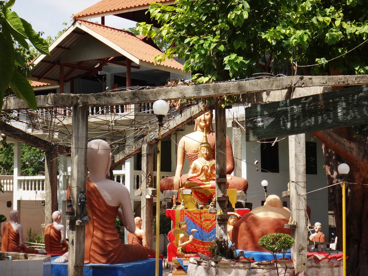 Temples In Thailand: Saraburi - Wat Sanamlao - LP Pinak