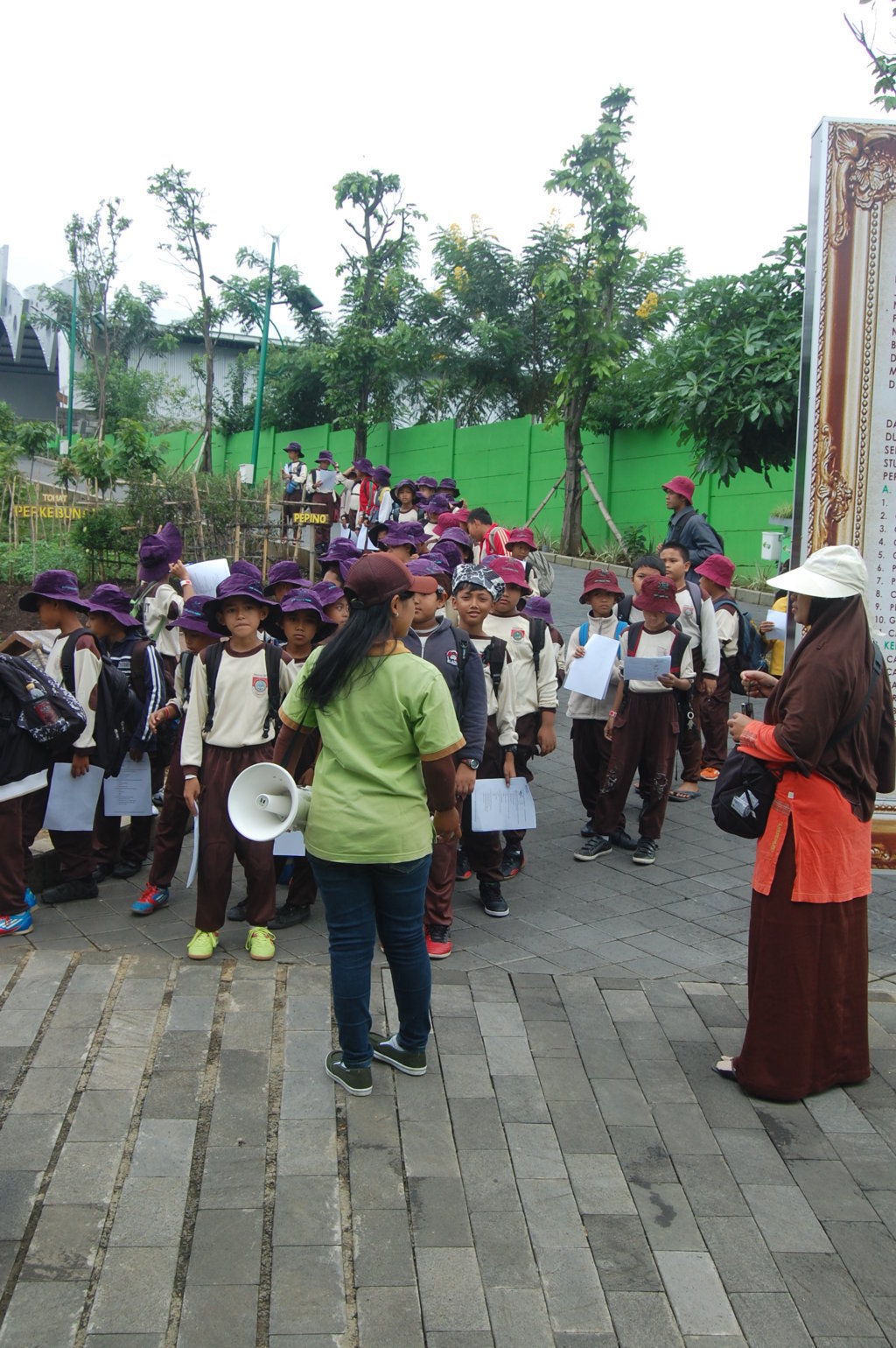 4 Hal Menjengkelkan Saat Antri ~ ~ Rumah Maya Tatit