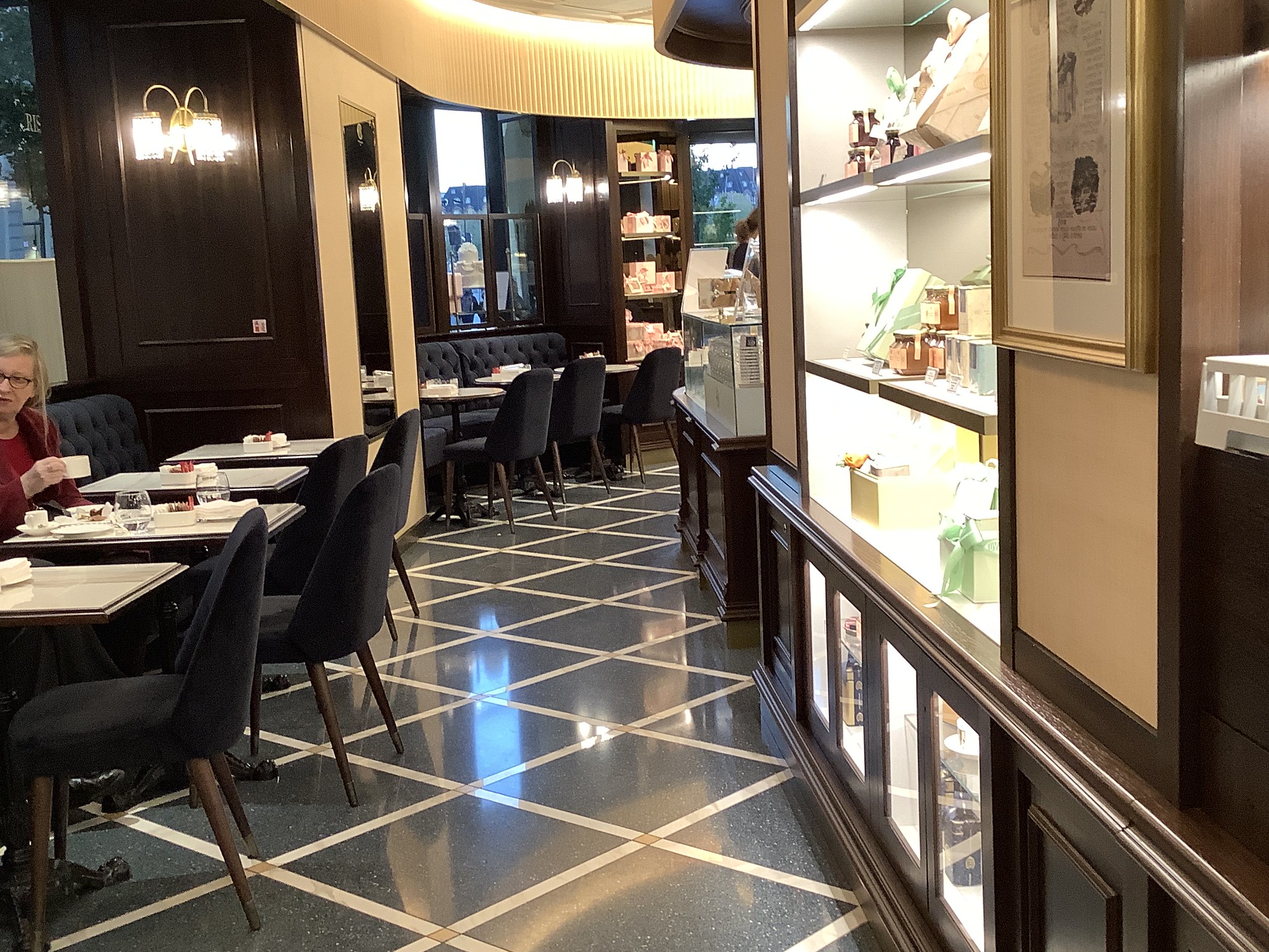 paris breakfasts: Pasticceria Cova, Pont Neuf