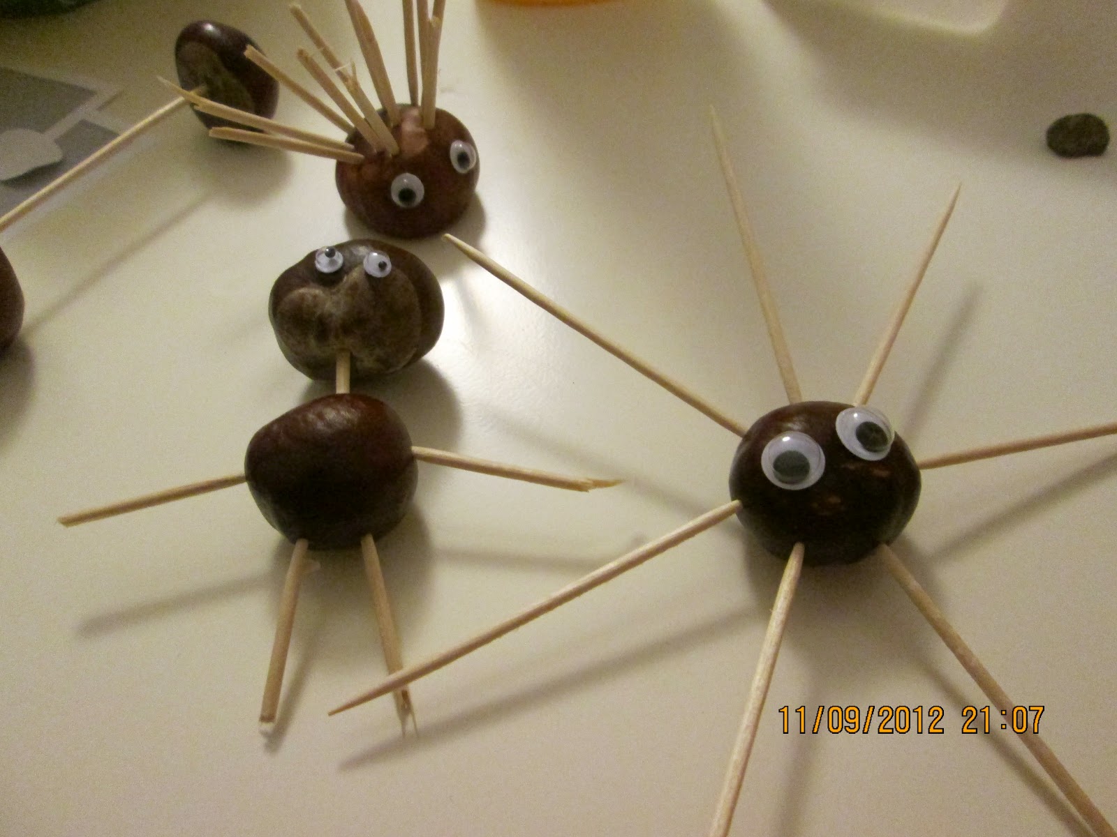 Micul print: Figurine din castane