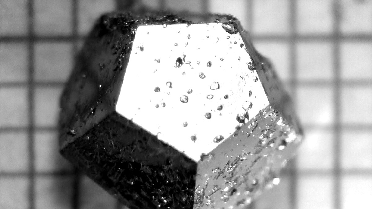 The World’s Most Complex Crystal Never Repeats - Geology In