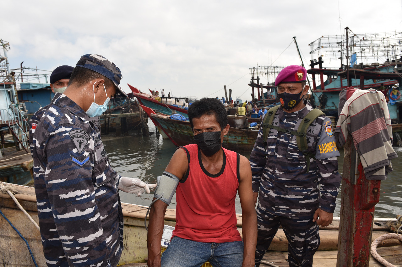 Yonmarhanlan l Bersama Lantamal l Laksanakan Vaksinasi Kepada ...