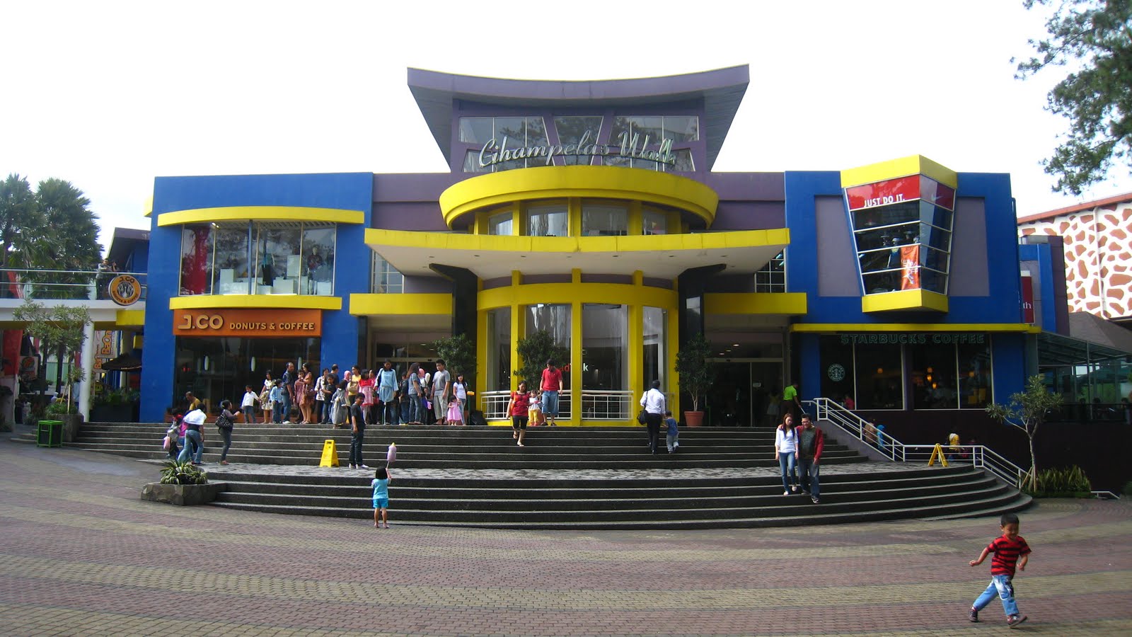 Wisata Kuliner di Bandung: Cihampelas Walk Mall