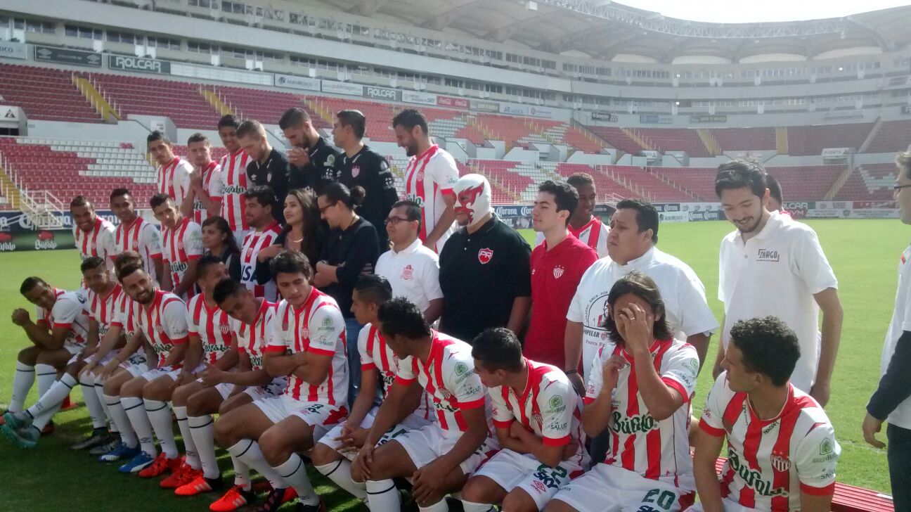 Fuerza Rayos TV: CLUB NECAXA SE TOMÓ LA FOTO OFICIAL CLAUSURA 2016