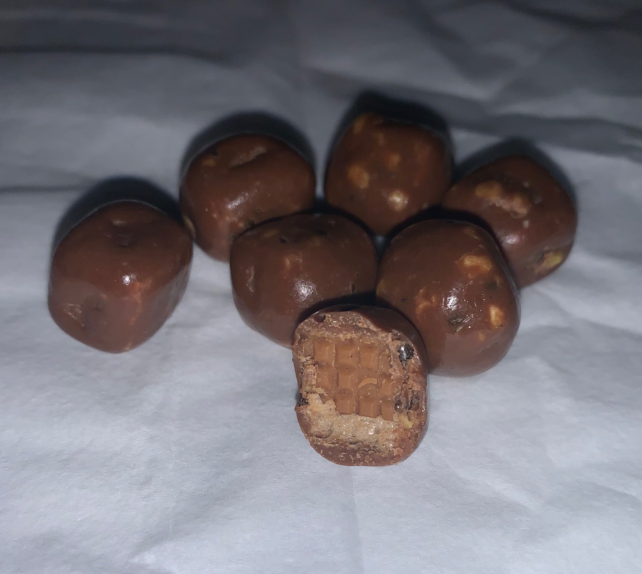 FOODSTUFF FINDS: Kit Kat Pops - Peanut, Corn and Chia Seed (GB Gifts ...