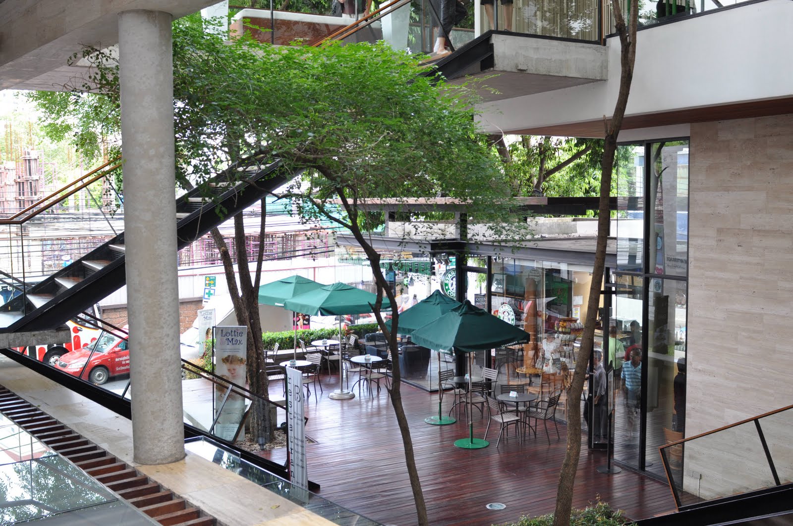 Bangkok 2011 - The 49 Terrace