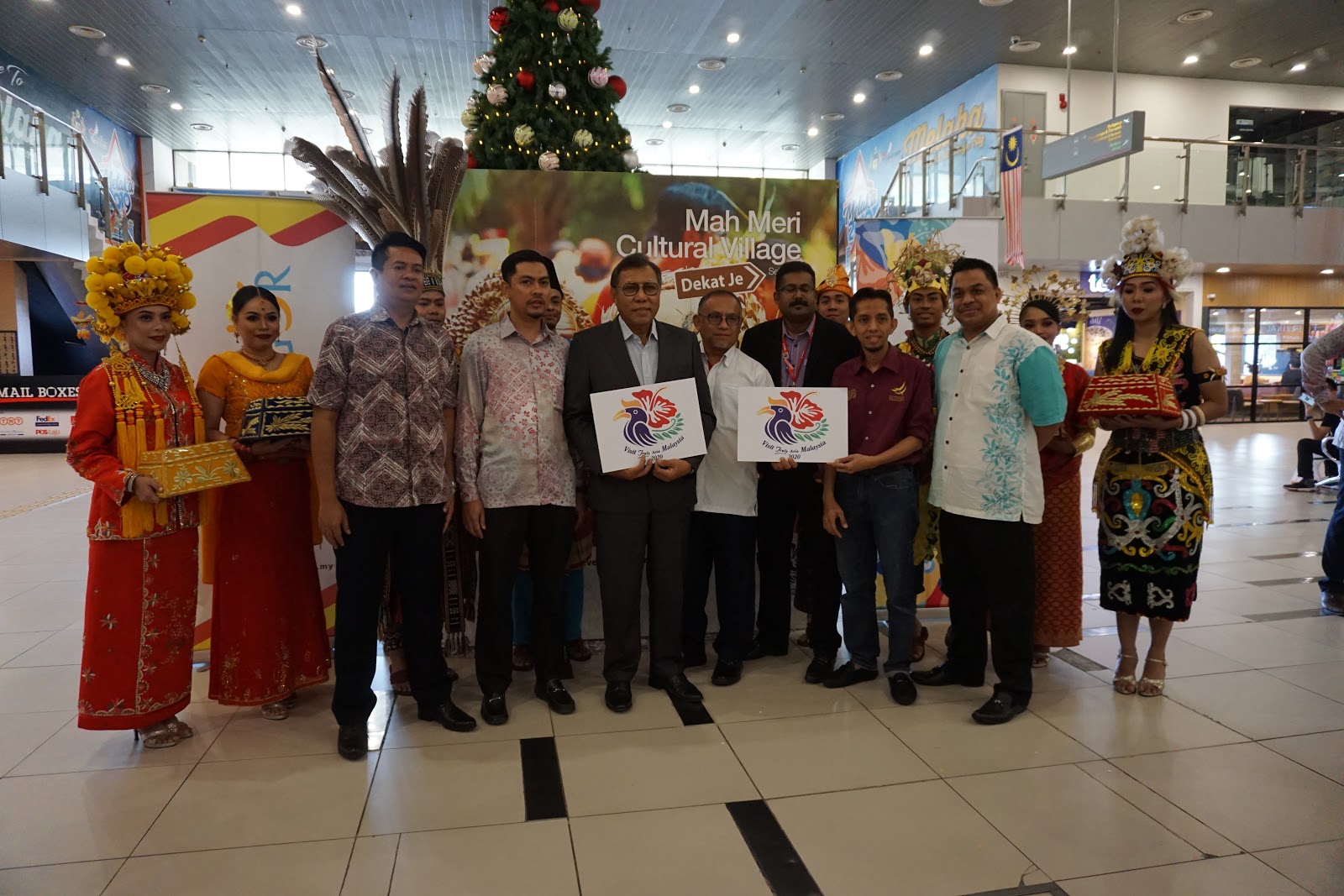 TOURISM MALAYSIA RAI PELANCONG DI PINTU MASUK UTAMA NEGARA SEMPENA ...