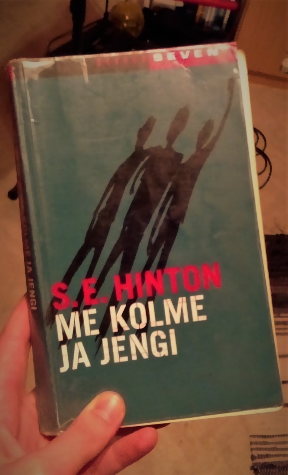 Kirjaston vanki: S. E. Hilton - Me kolme ja jengi