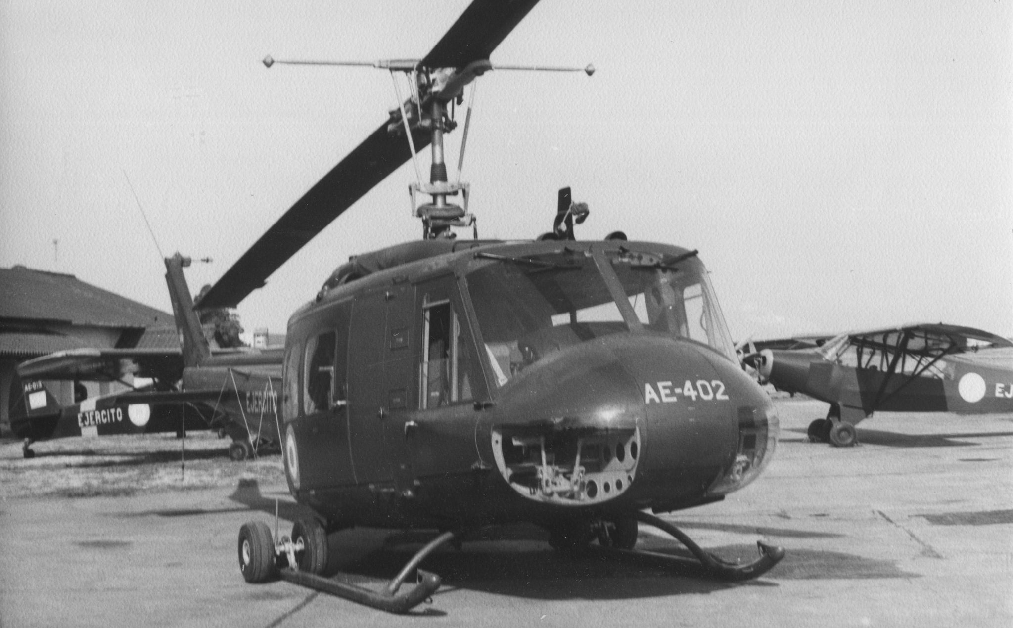 Historias Individuales: AE-402 Bell UH-1H-BF Iroquois c/n 11883