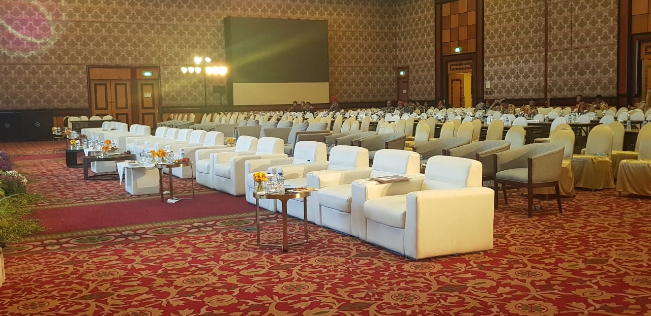 Persewaan Alat Pesta Surabaya: Kursi VIP Sofa