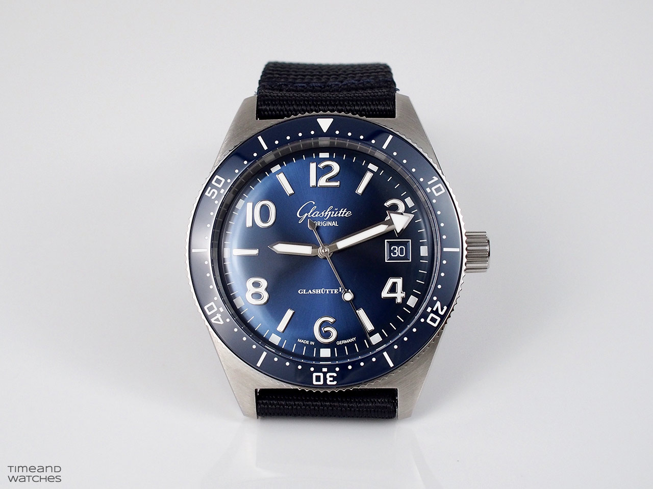 Hands-on Review: Glashütte Original SeaQ 39.5 mm Blue Dial | Time and ...