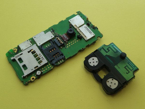 BugWorkShop - 甲蟲工作室: Motorola （摩托羅拉）E680i Linux 智能手機（Smart Phone）PCB板 - 拆解（四）