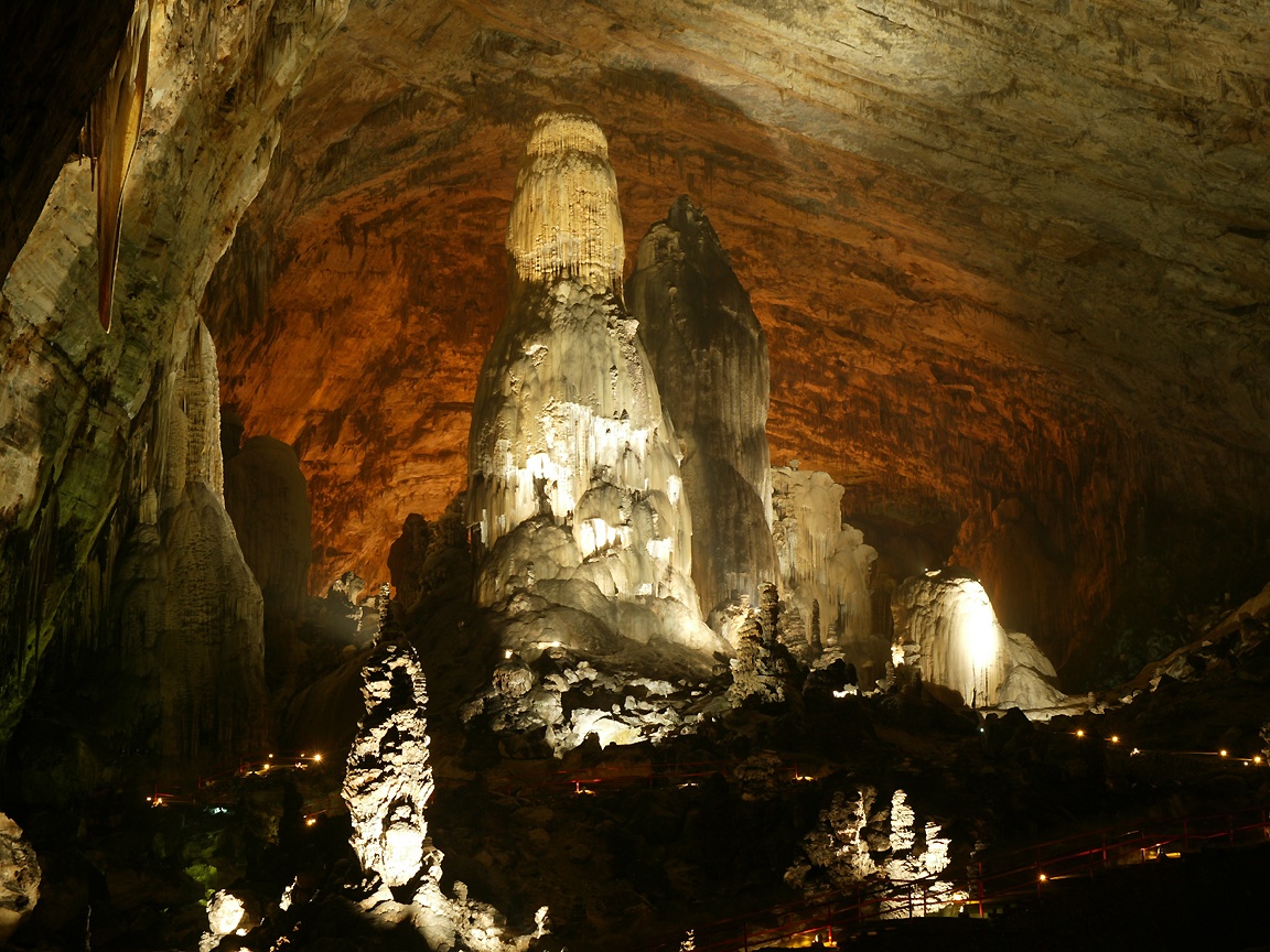 What A Wonderful World: jeita grotto