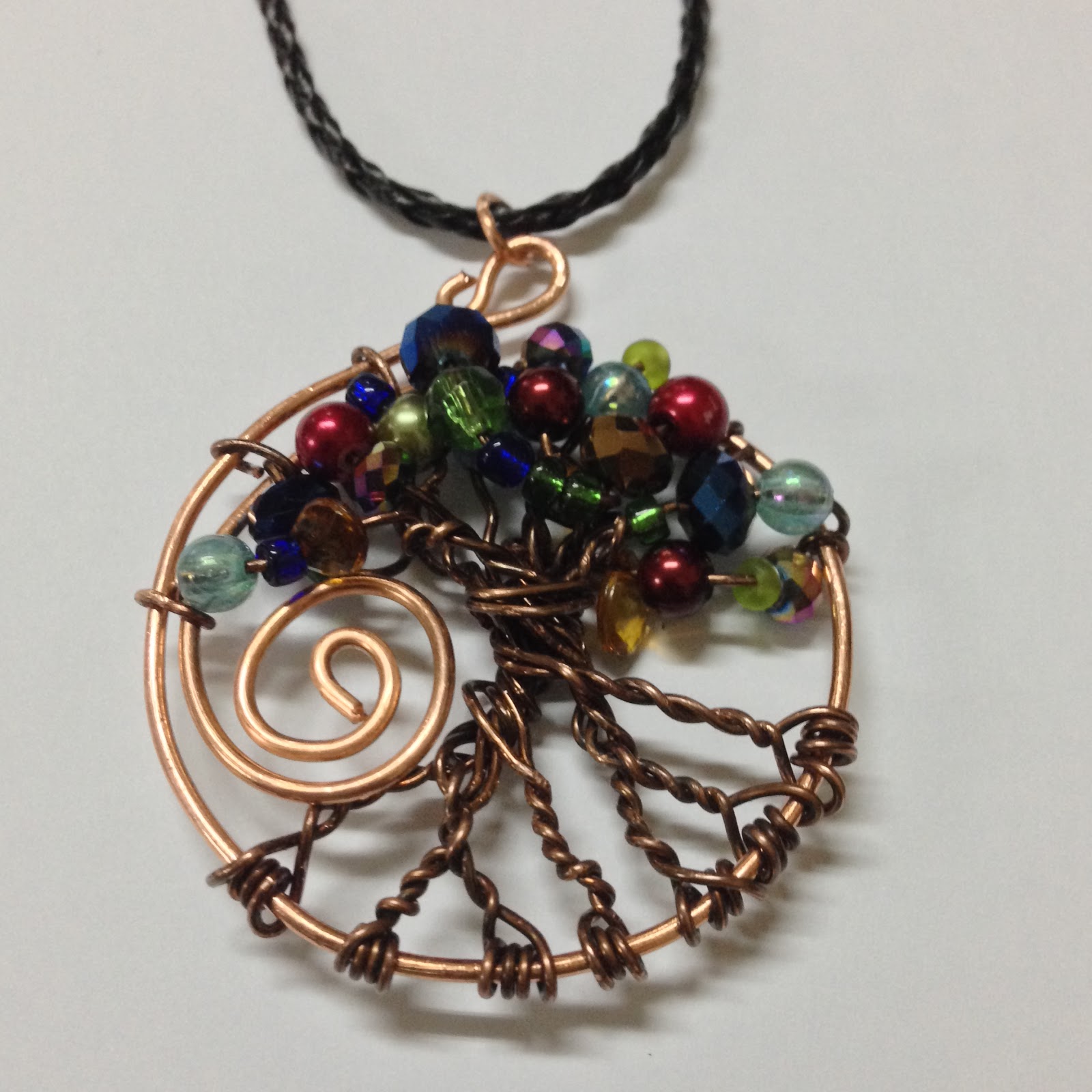 Collares en alambre: Collares, dijes y anillos de alambre