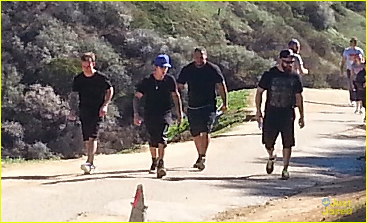Justin y Ryan Butler en Runyon Canyon en LA ~ Justin Bieber Noticias