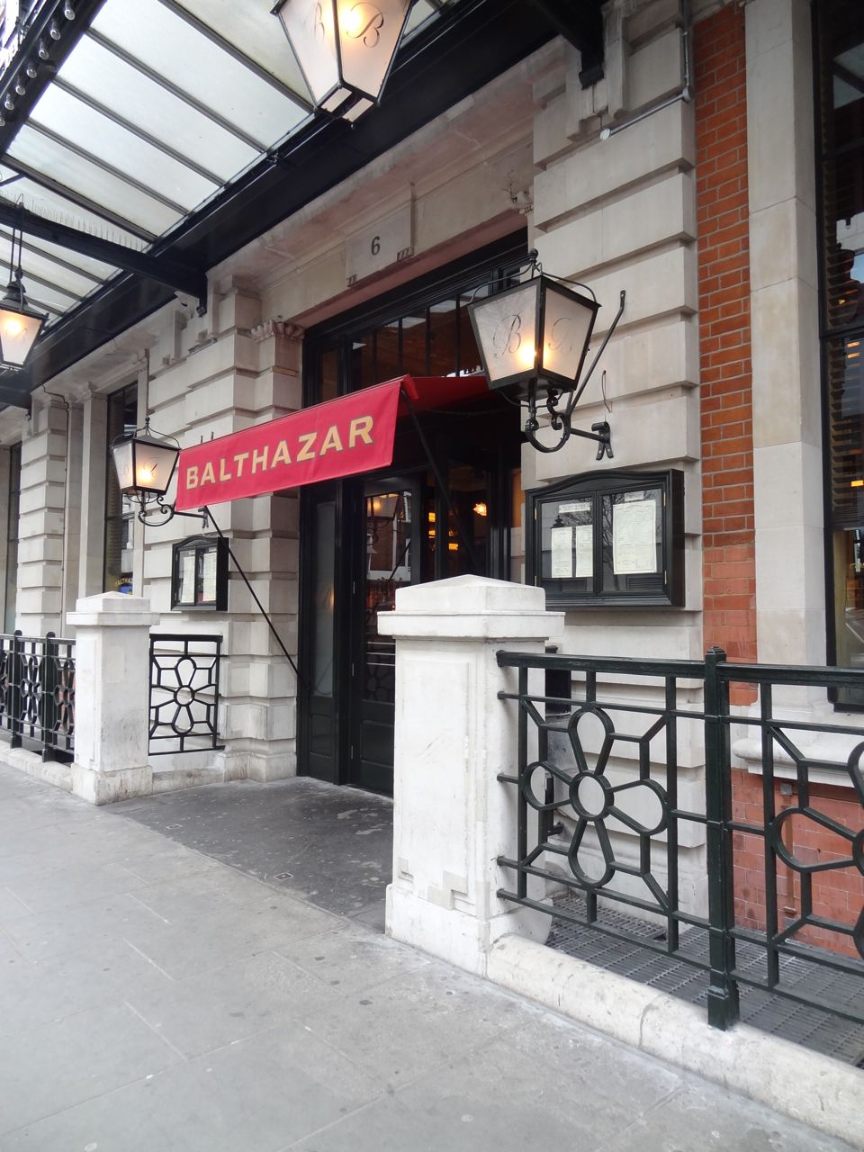 Scrumpdillyicious: Balthazar: The New York Brasserie Debuts in London