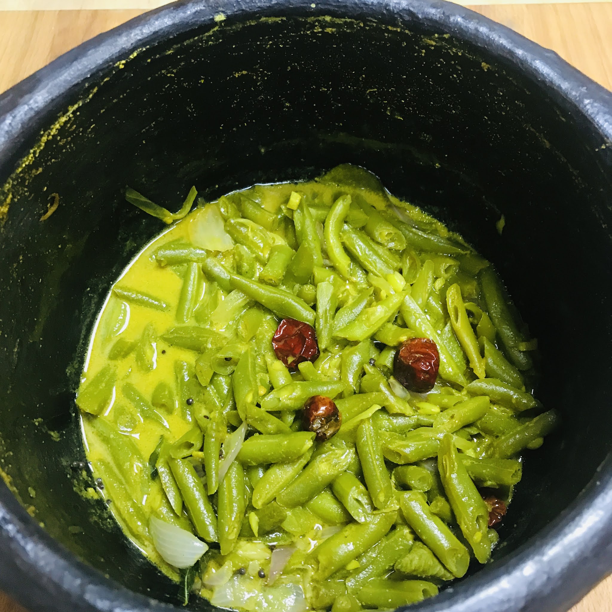 Sri Lankan Creamy Coconut Bean Curry