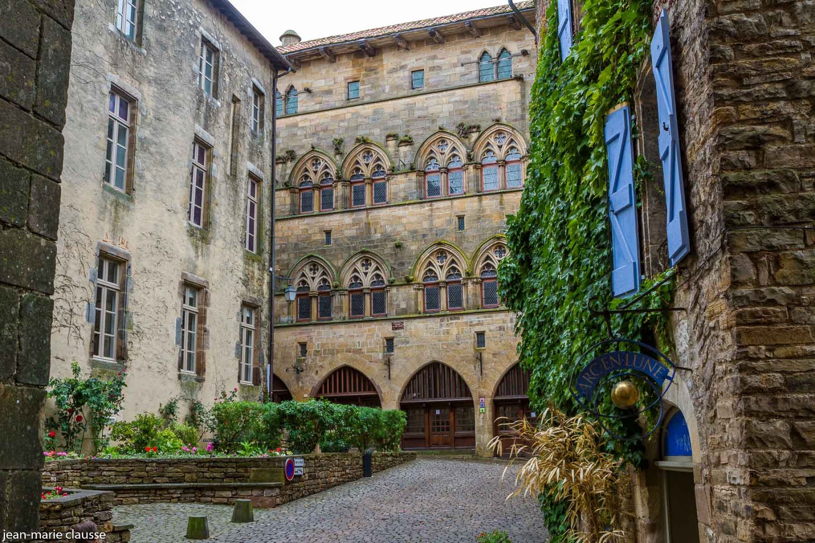 Découvrir la France en photos: 2 - CORDES-SUR-CIEL. (Tarn - 81)