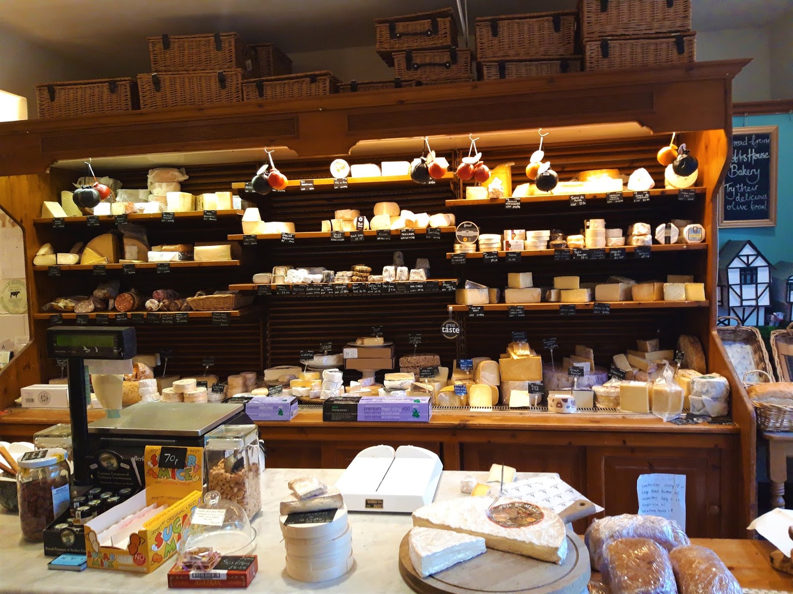 My Edible Adventure: I LOVE CHEESE. NOW IT'S TIME TO LEARN ABOUT IT