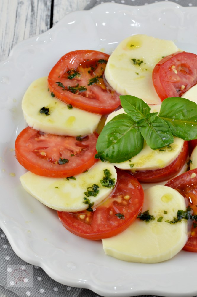 Salata Caprese - CAIETUL CU RETETE