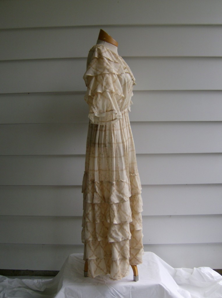 All The Pretty Dresses: Ruffles! Edwardian era dress