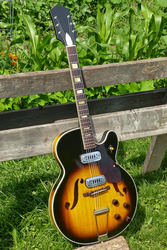 c.1960 Harmony H8448 Meteor-style Hollowbody Electric Guitar
