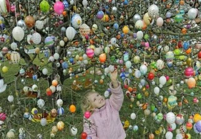 Shawkl Designs: Easter Tree - Saalfeld, Germany
