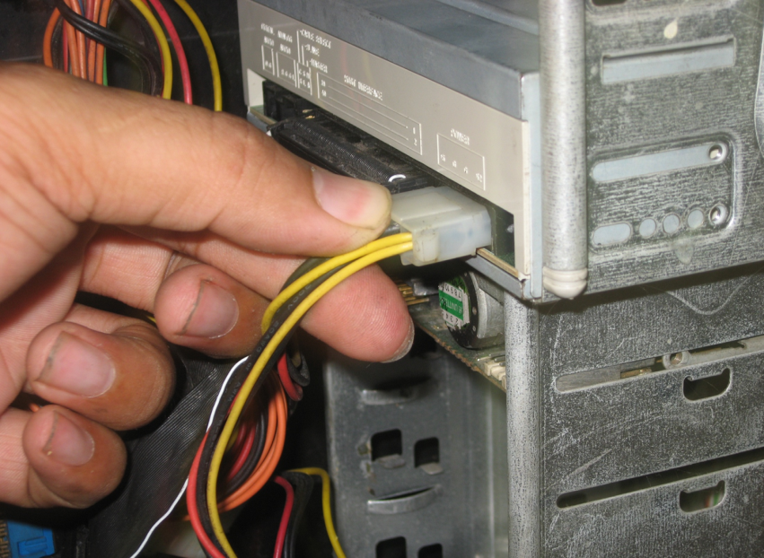 Sir Sherwin's Computer Tutorial: Installing Hard Disk Drive and Optical ...