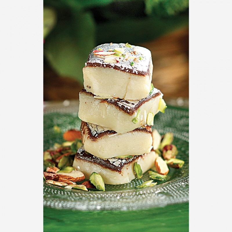 CHOCOLATE BURFI RECIPE || (MAWA CHOCOLATE BURFI) - Ahmedabad Food Blog