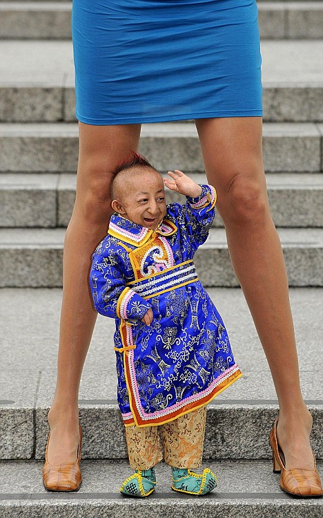 KONTROVERSIAL INFO: Guinness World Record : The world's smallest man