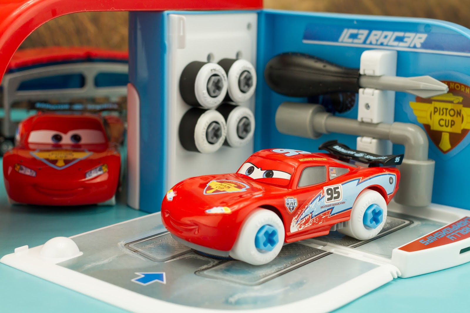 Super Héros Et Compagnie: Smoby Customiz Box Flash McQueen Ice Racers