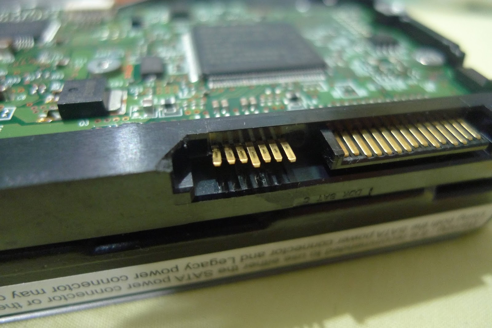Aksi Mencari Informasi: Memperbaiki Konektor harddisk Sata Rusak atau Patah Aksi Mencari Informasi: Memperbaiki Konektor harddisk Sata Rusak atau Patah