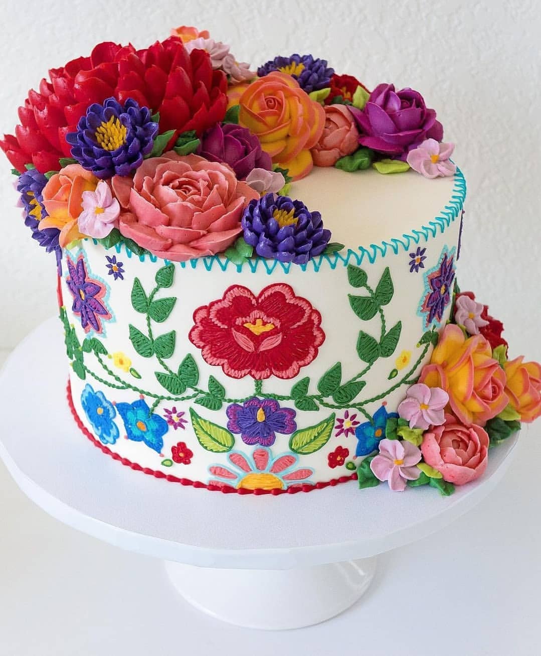 Amazing embroidery buttercream cakes by cake artist Leslie Vigil ...
