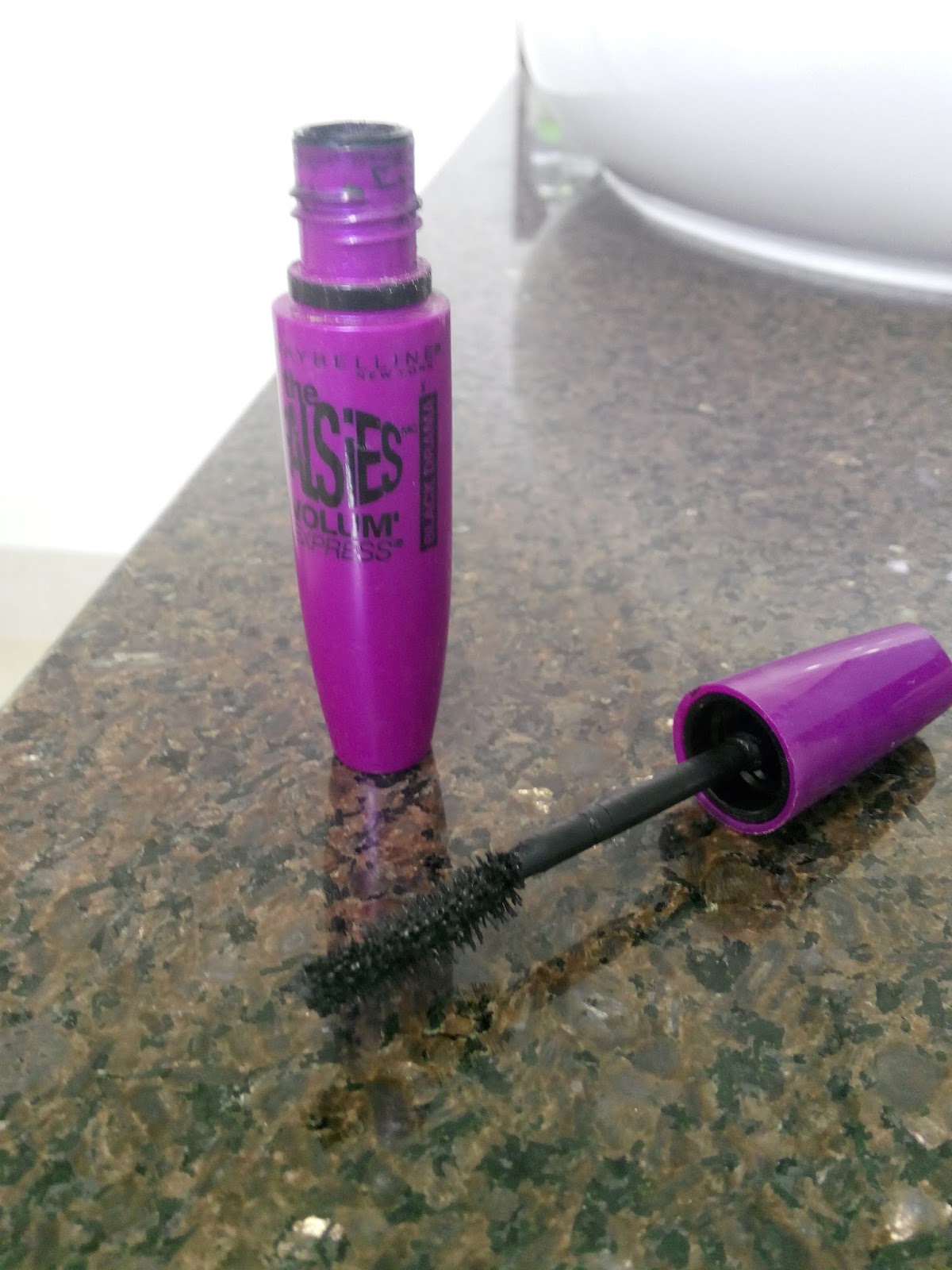 Resenha rímel Maybelline The Falsies Black Drama
