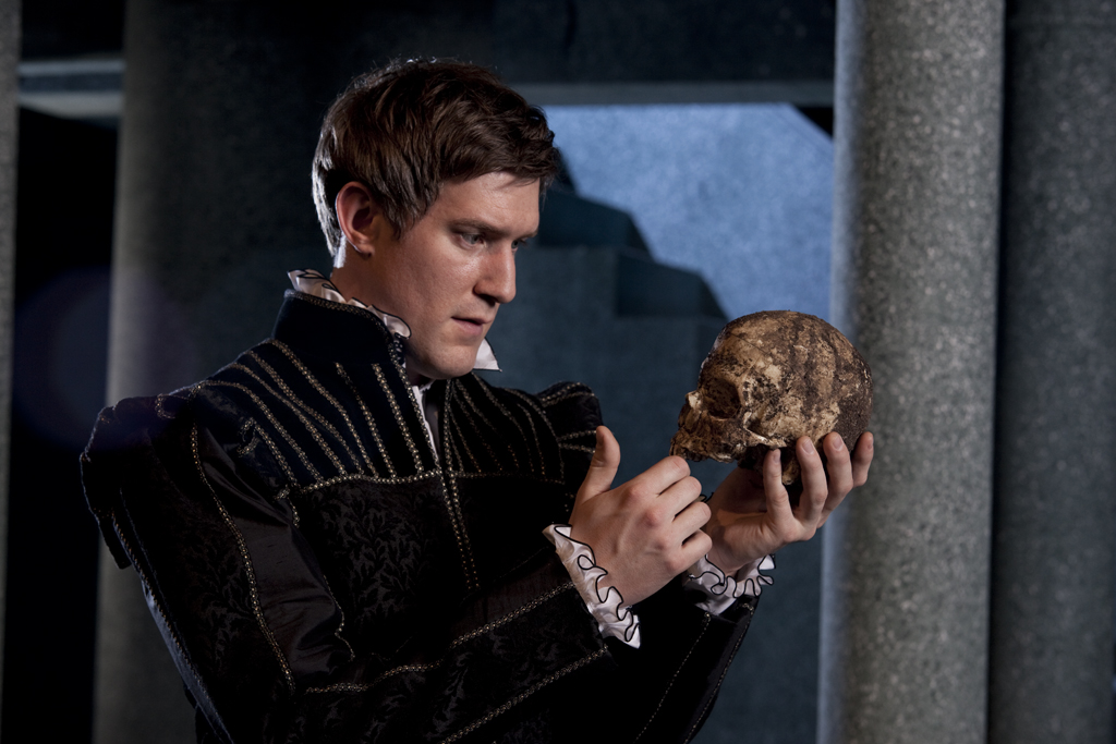 Club de Pensadores Universales: Hamlet de William Shakespeare