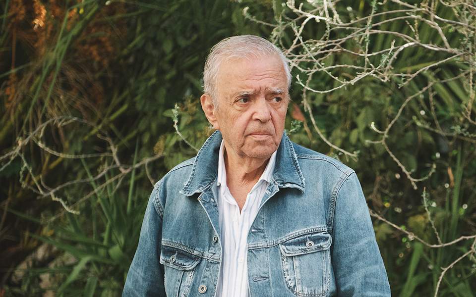 ΠΟΙΟΣ ΗΤΑΝ Ο ΣΚΗΝΟΘΕΤΗΣ ΣΤΑΥΡΟΣ ΤΣΙΩΛΗΣ ΠΟΥ ΕΦΥΓΕ ΑΠΟ ΤΗ ΖΩΗ | The ...