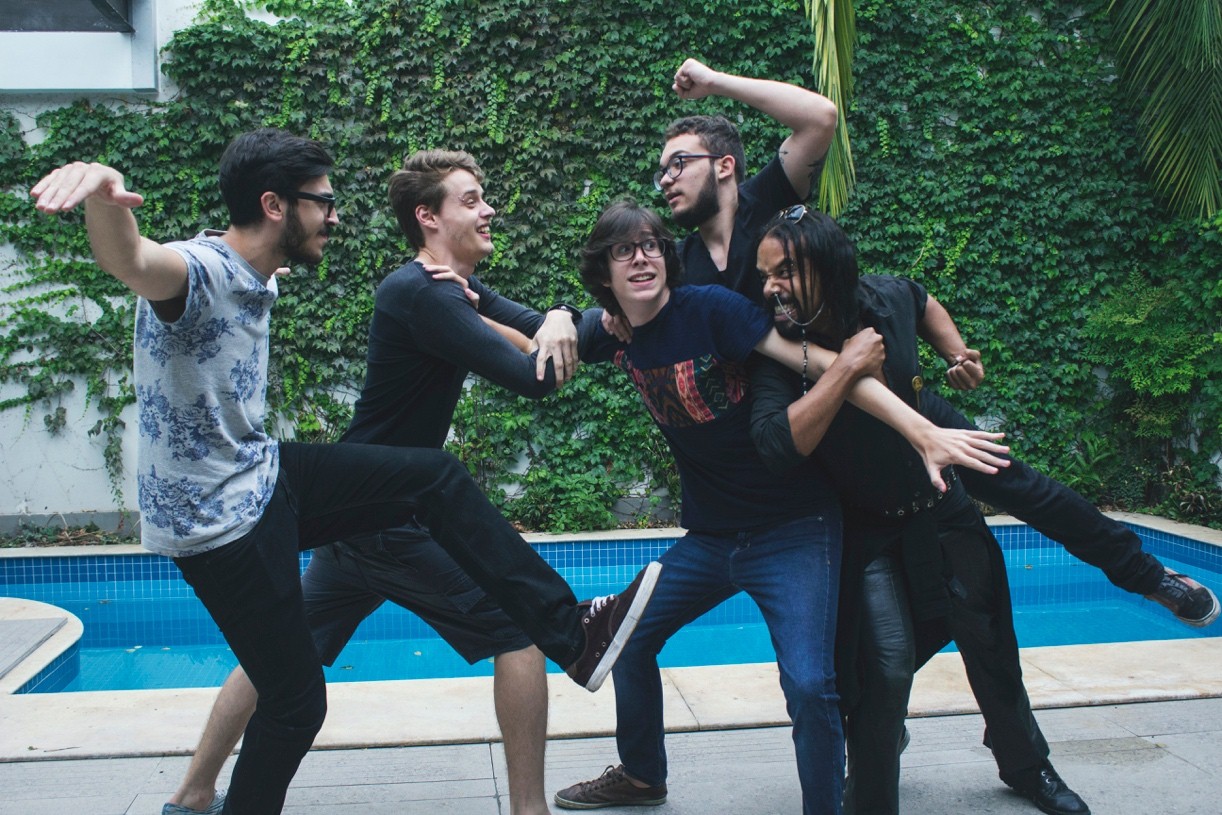 Banda O Grilo- Entrevista - Emeline huk