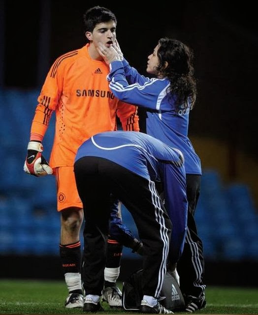 omg9ja: PHOTOS: Meet Chelsea FC's female Physio, Eva Carneiro