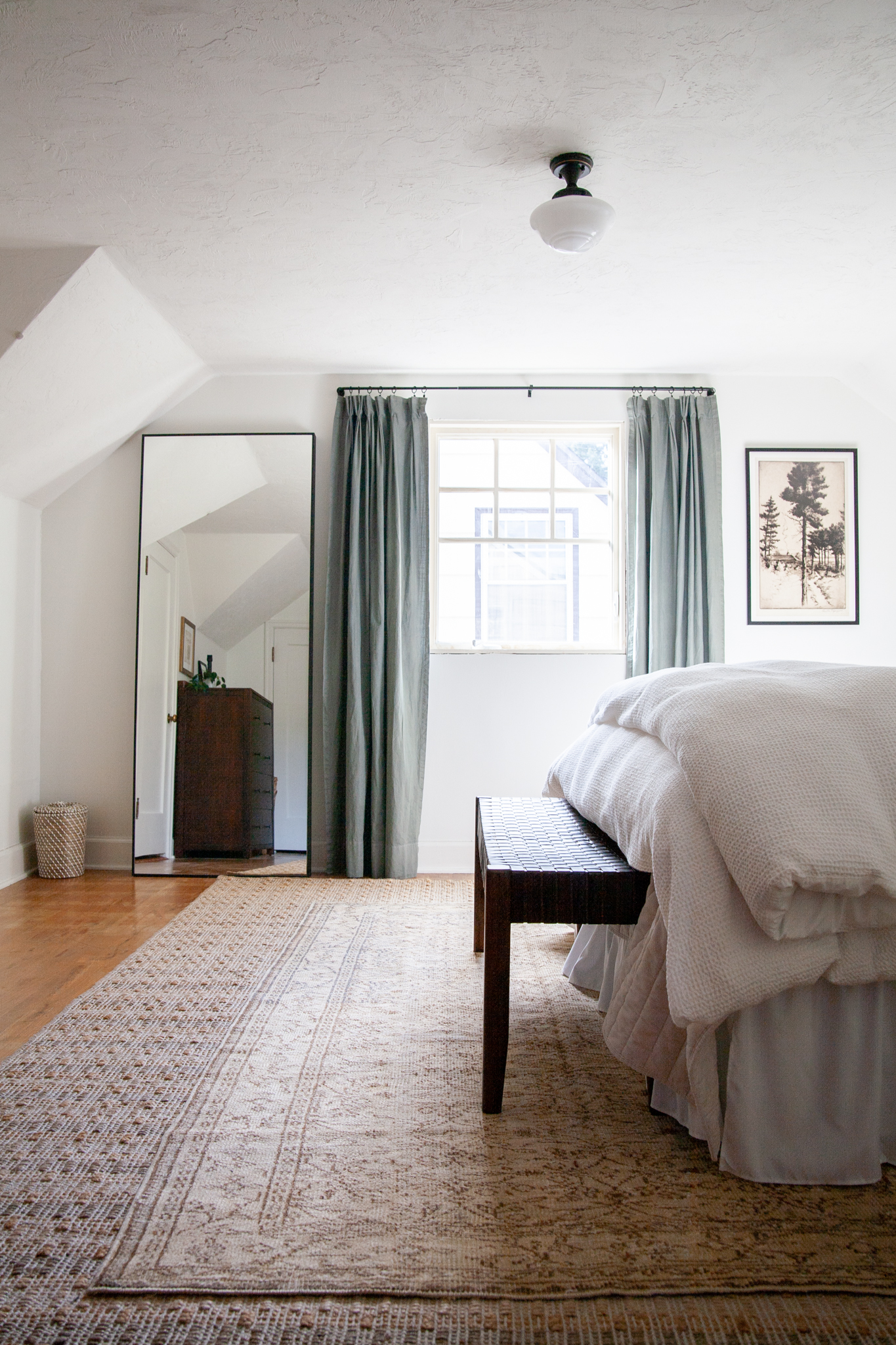 How to layer vintage rugs in a bedroom! I'm obsessed! / Create / Enjoy
