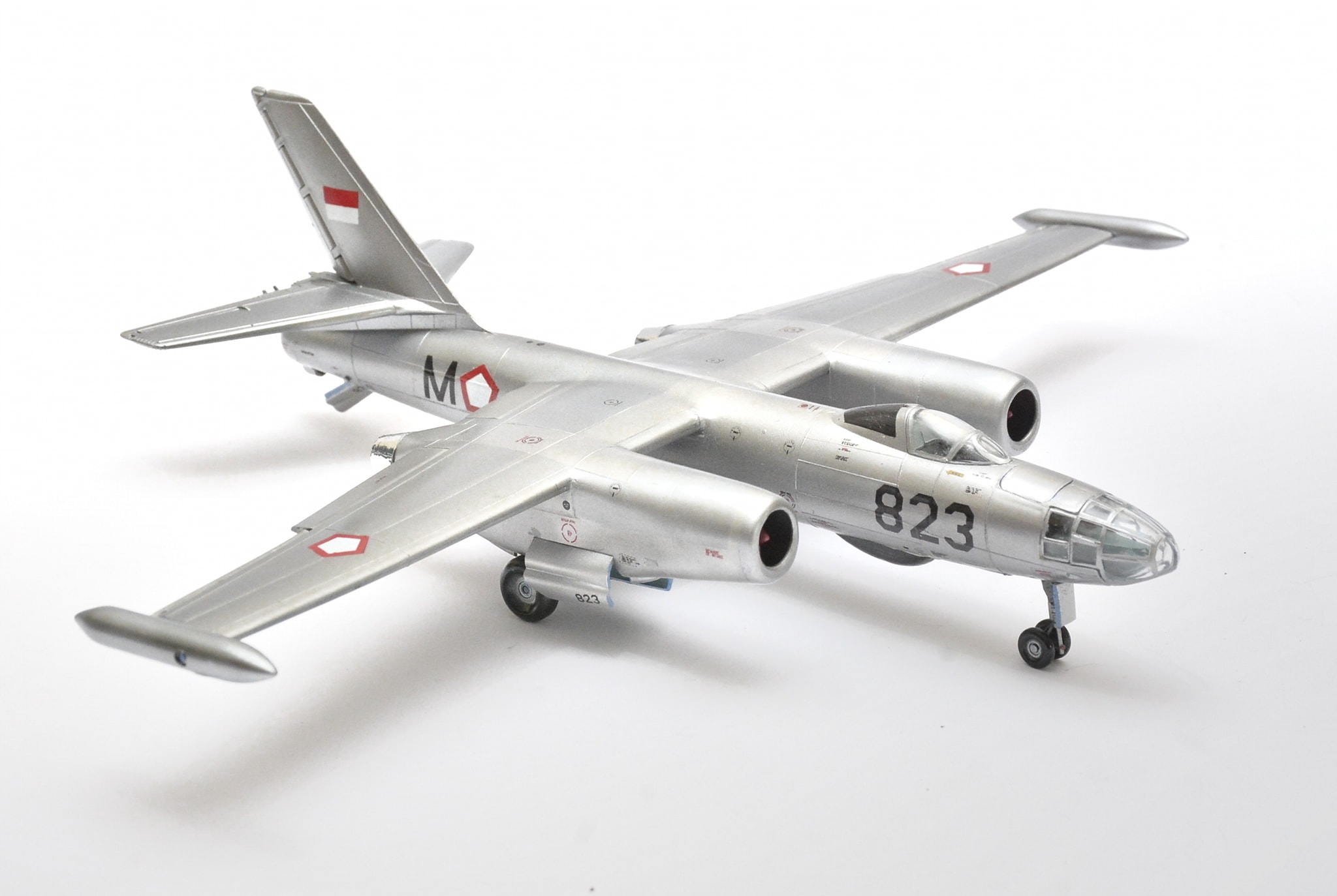 AIRPLANE SCALE MODELKIT: Ilyushin Il-28 Beagle