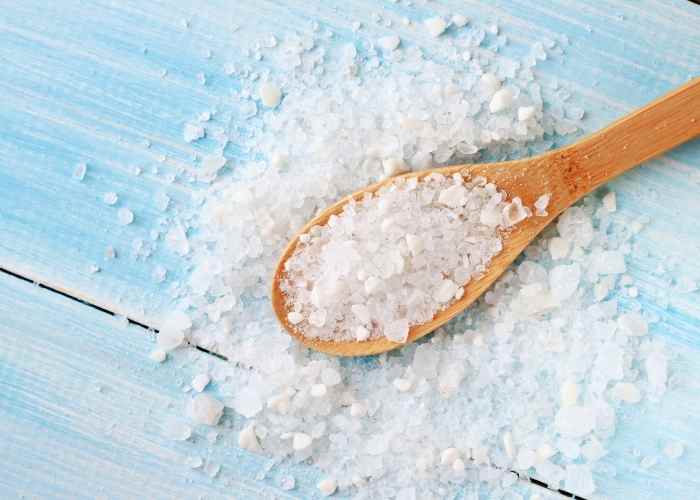 Benefits of Salt Scrub vs Sugar Scrub - Which is better? - Everything ...