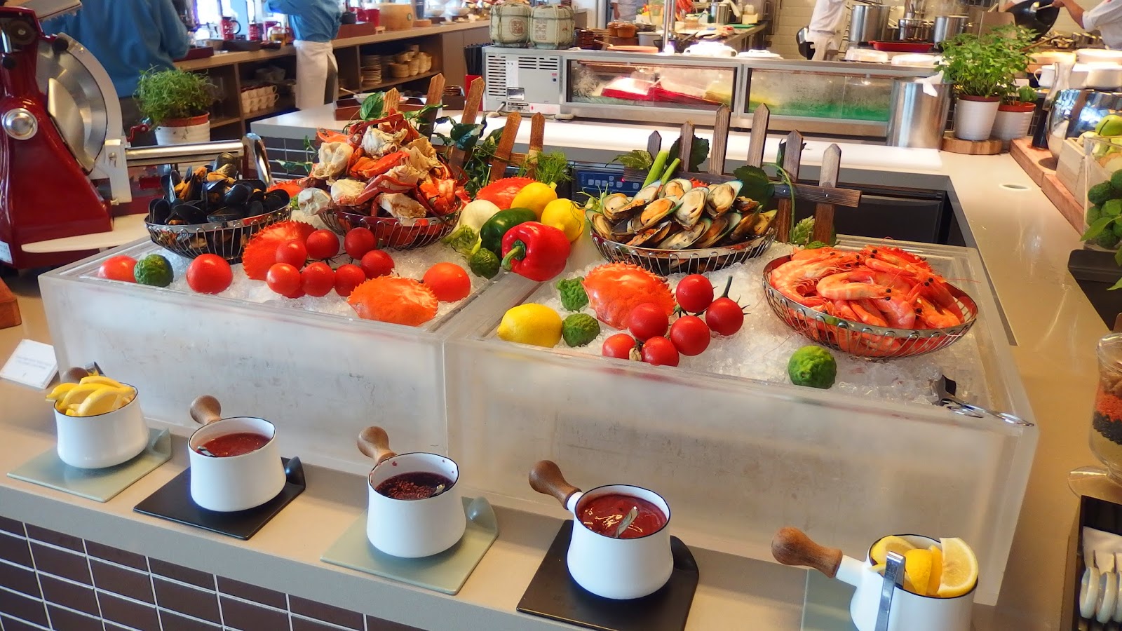 SuMMeR LoVes To Eat! Singapore Food Blog: Lunch Buffet at Escape ...