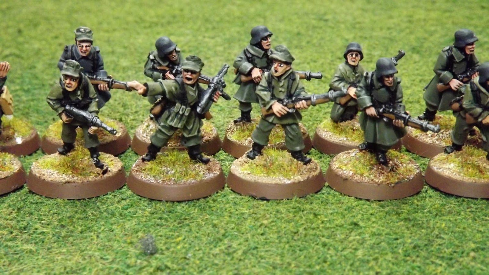 AJ's Wargaming Blog: Purchased Pre-painted 28mm WWII German Infantry