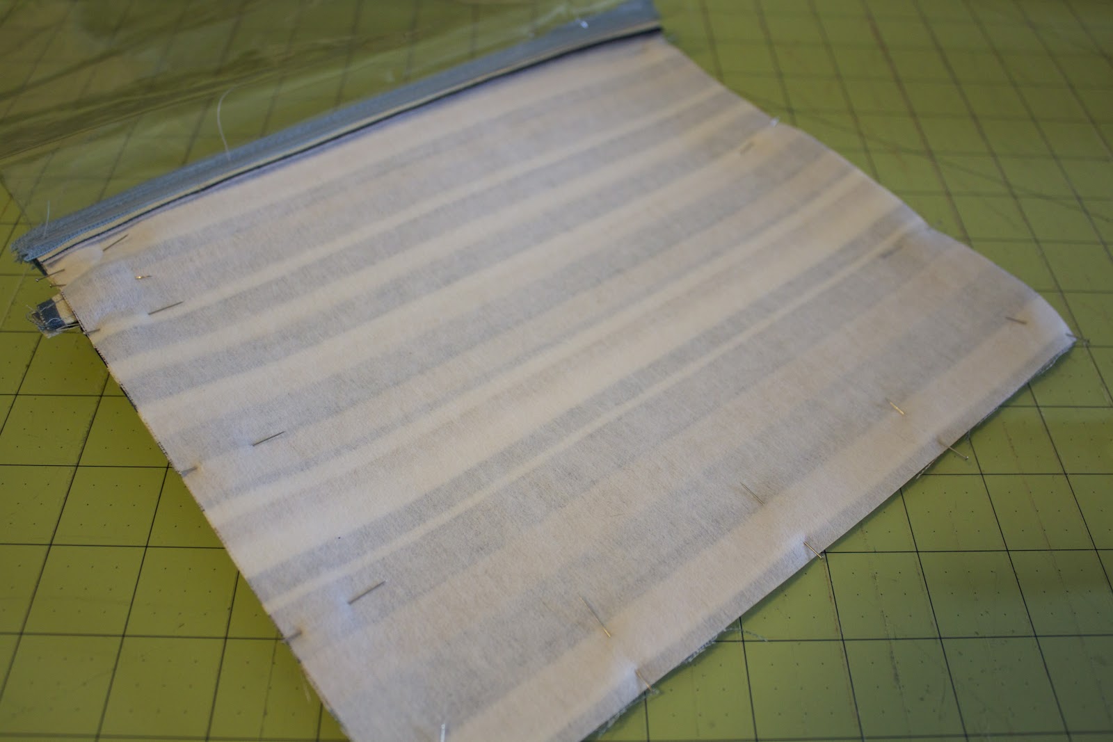 Handmade by Meg K: Vinyl-Lined Makeup Bag {Tutorial}