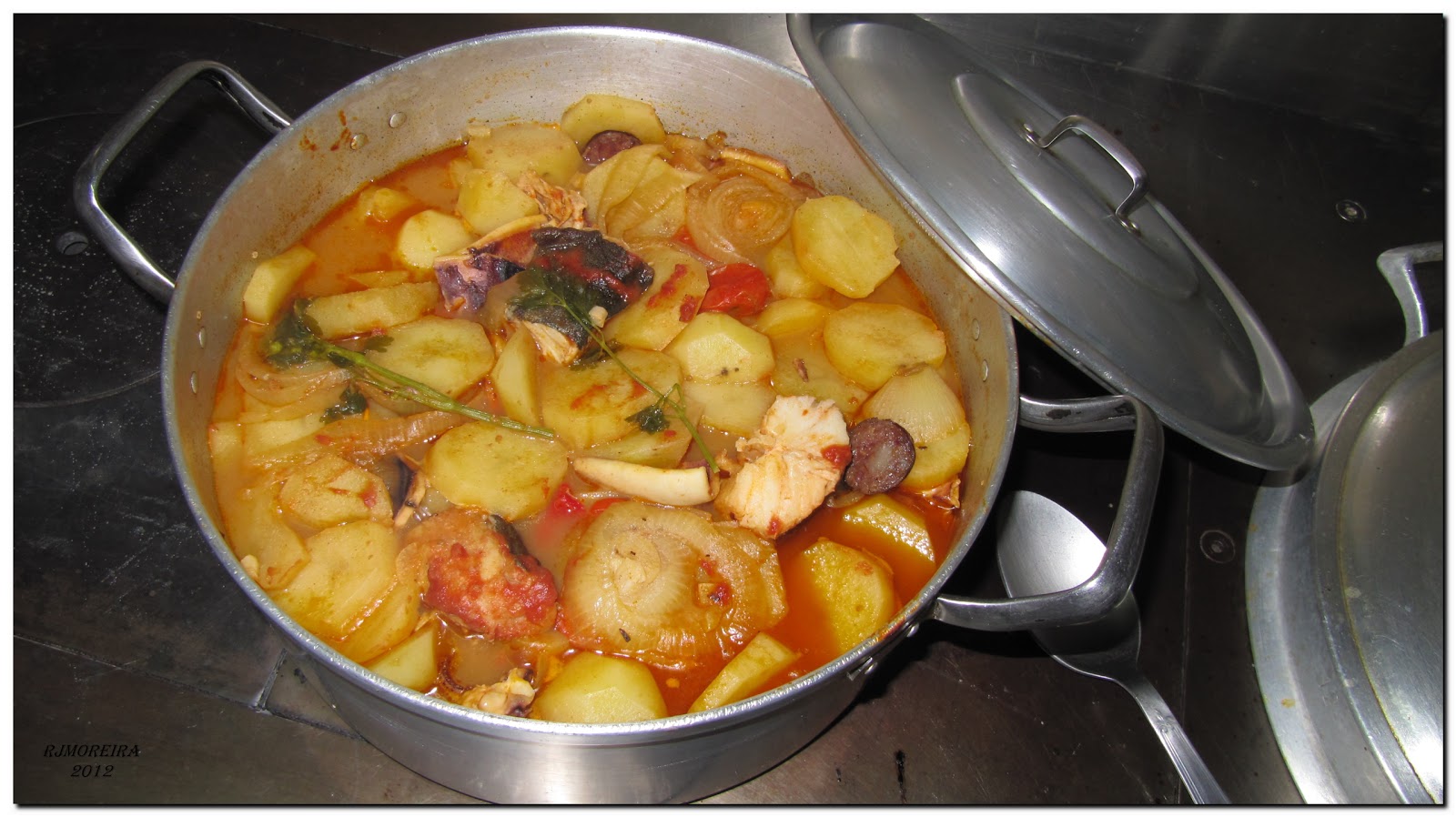 QUE É QUE SE COME POR AQUI: Caldeirada de Bacalhau