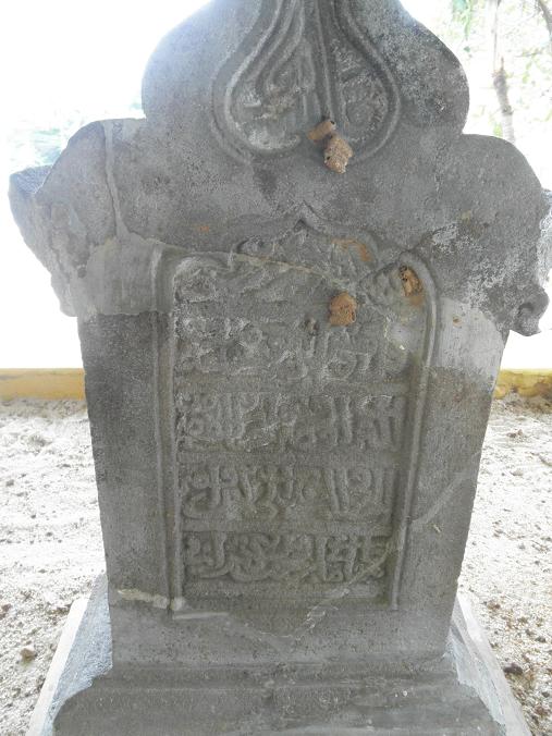 SENI LAMA MELAYU (MALAY OLDEN ART): Batu-batu nesan di makam Sultan ...