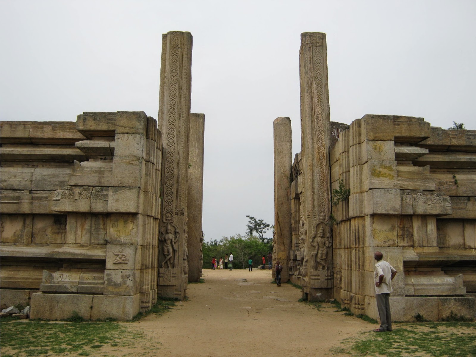 Melukote RayaGopura - Bangalore weekend picnic spots