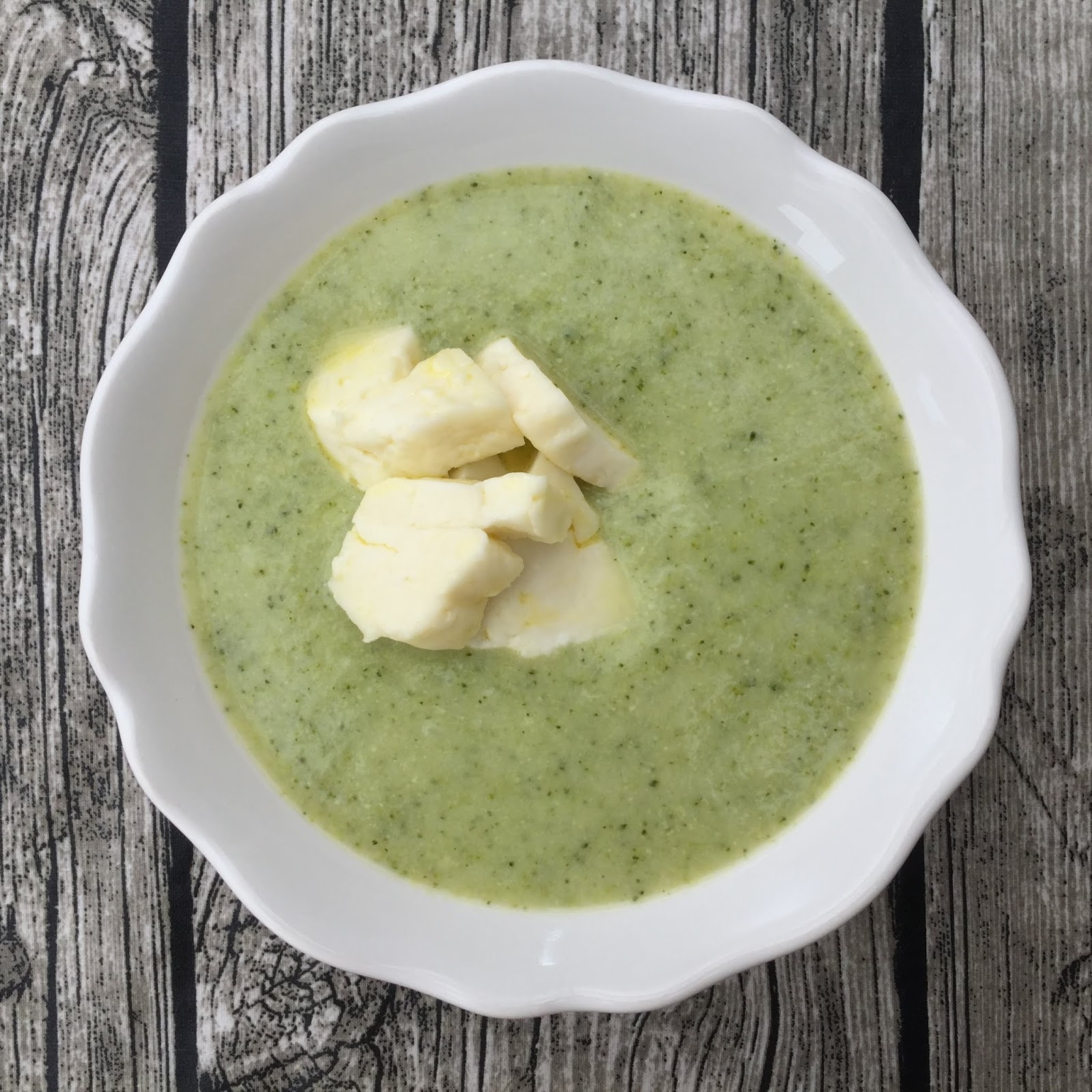 Mia bakar: Broccoli- och potatissoppa med halloumi