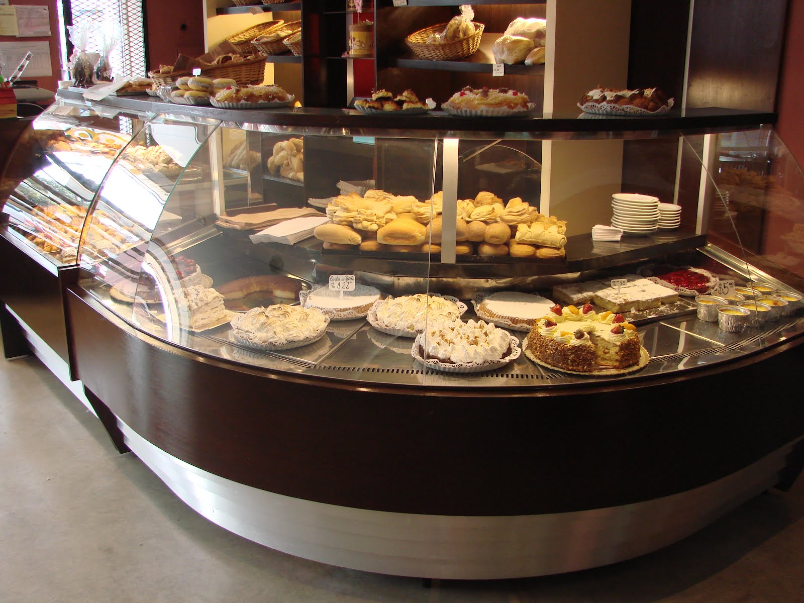 DISEÑO DE MOBILIARIO: CAFETERIA Y PASTELERIA