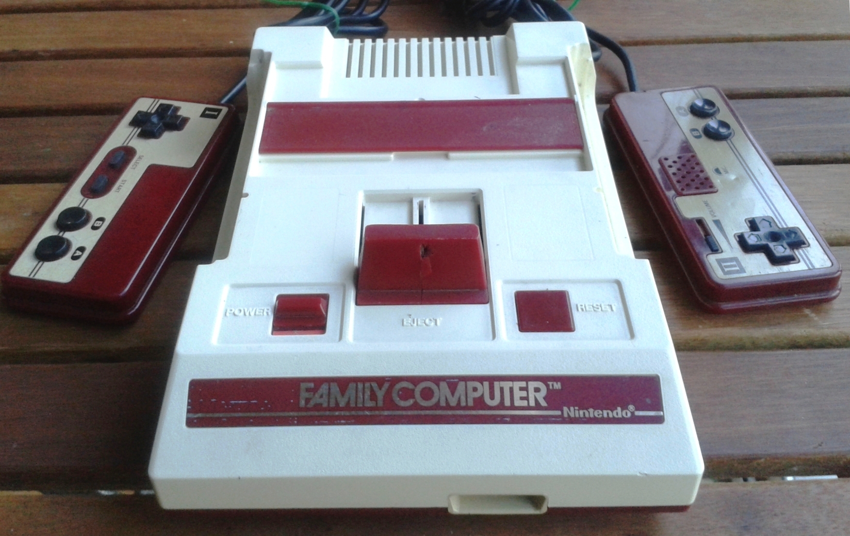 Retro Ordenadores Orty: Consola Nintendo Family Computer (Famicom) (1983)